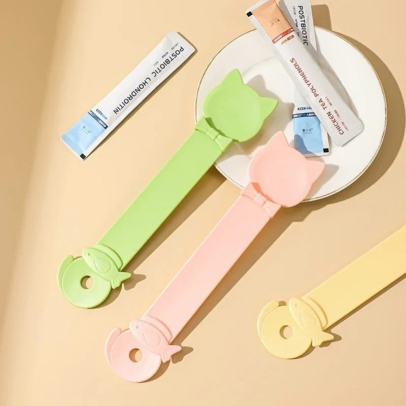 Easy-Squeeze Cat Treat Dispenser – mylovely-pets